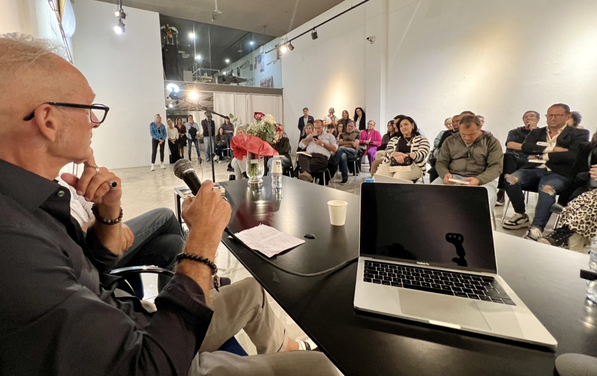 Javier Santos presenta en INDER Espacio su última novela: ‘Aventuras y ...
